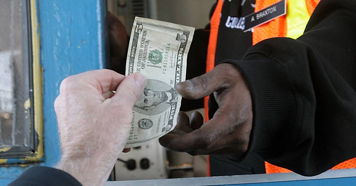 Americans Should Have the Right ‘To Use Paper Currency,’ Say Senators ...