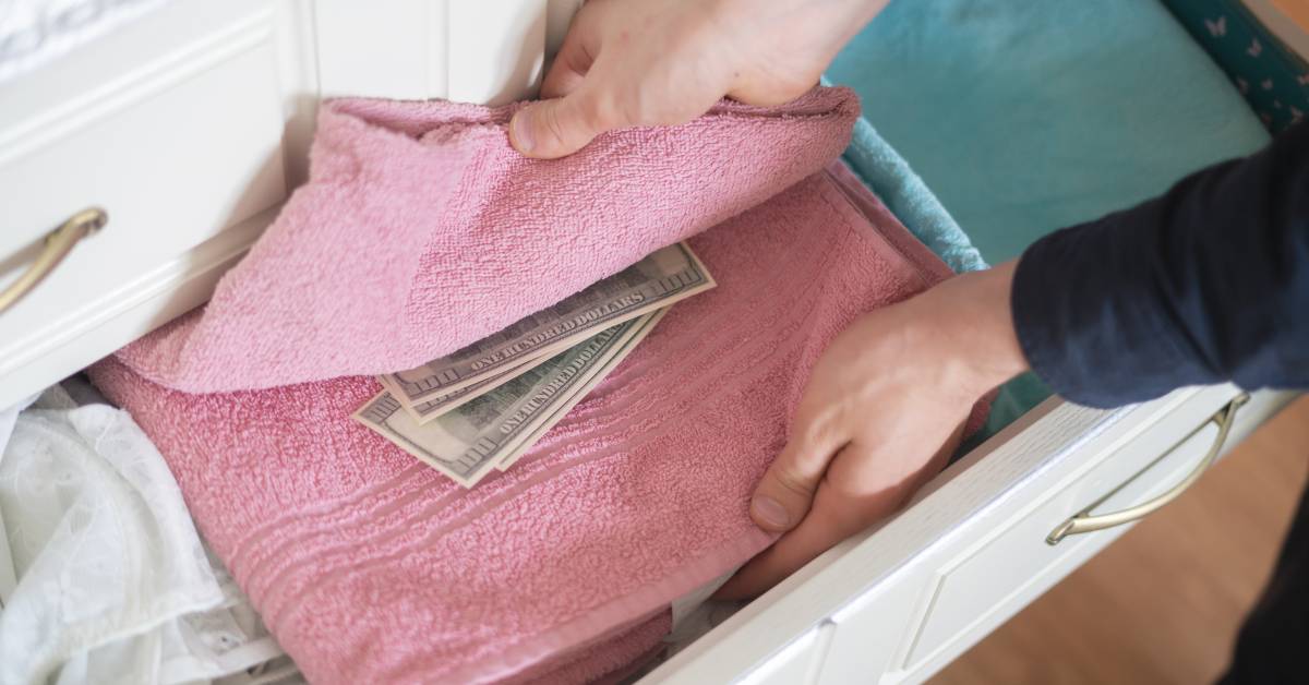 Where Should Americans Keep Cash Now That the Fed Is Cutting Rates? The ...