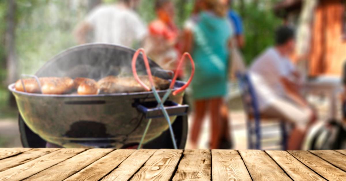 Choose a Potluck Instead of an Expensive Dinner Out With the Gang