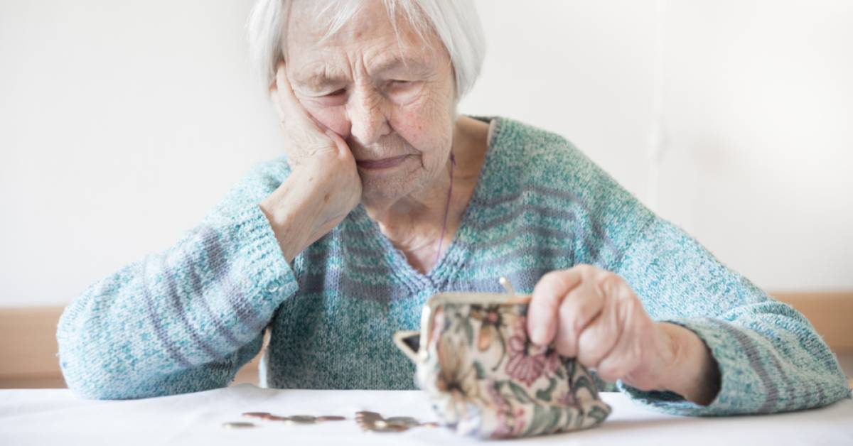 Older Americans are Stashing Thousands of Dollars Under the Mattress ...