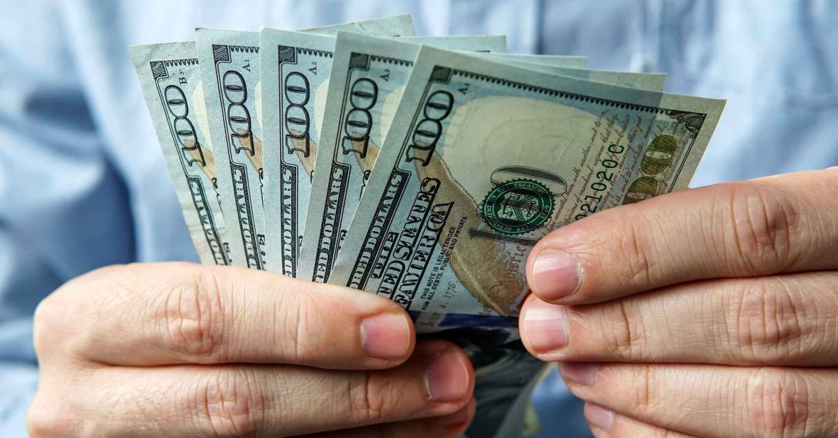 How much wealth do rich Americans keep in cash?