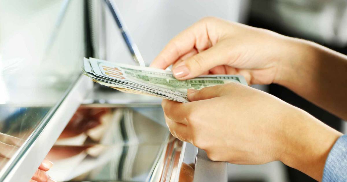 Where and How to Exchange Currency When Traveling