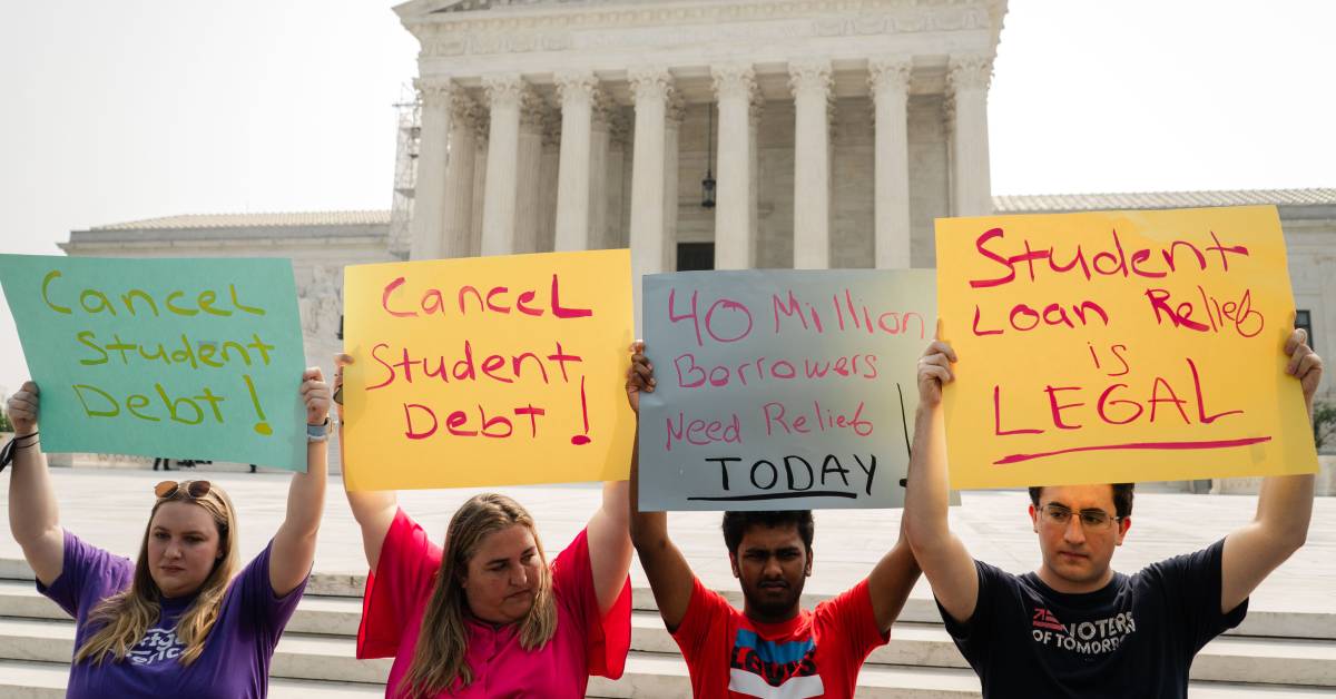 CFPB warns against refinancing student loans