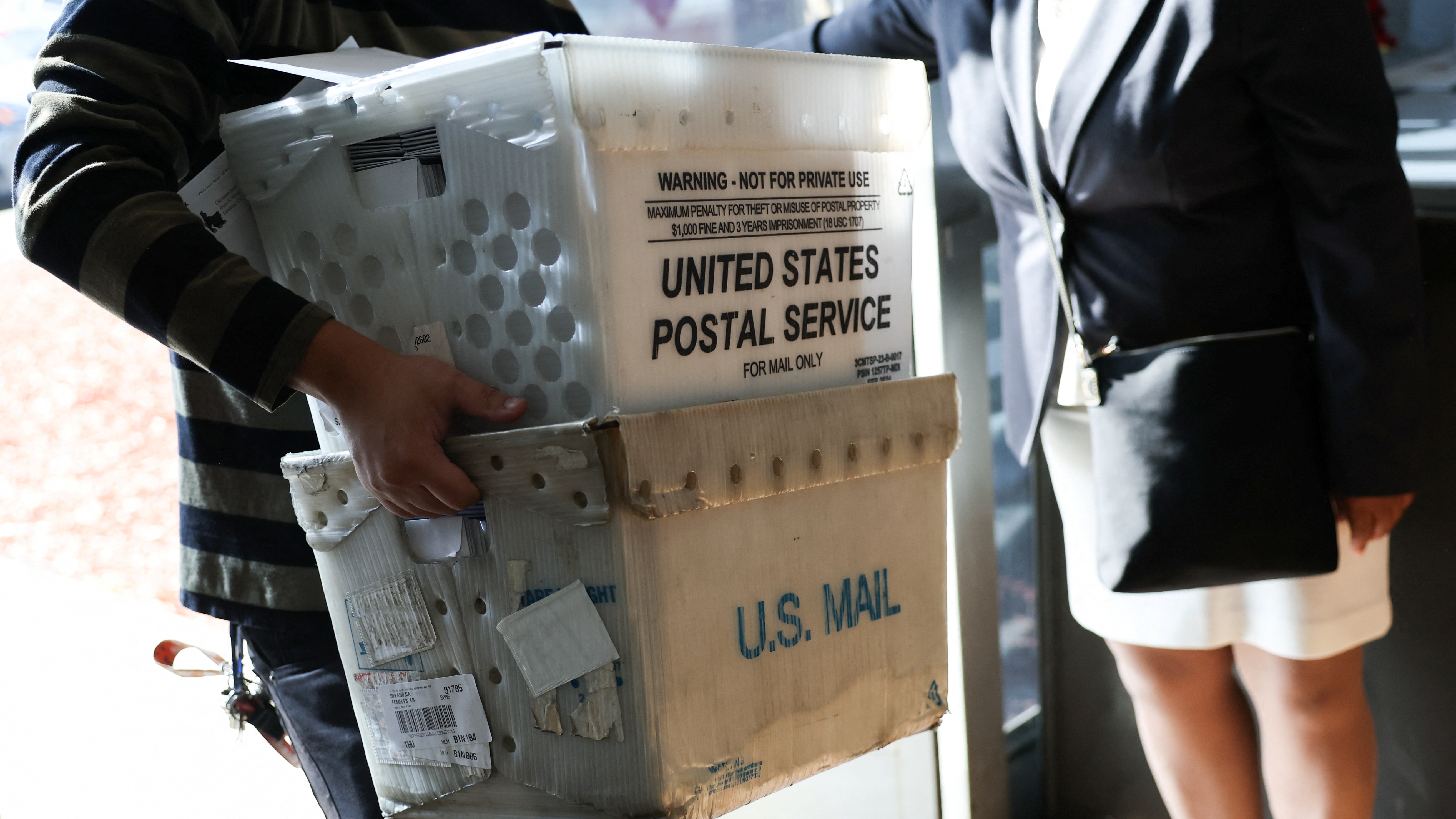 USPS pauses pensions, may go broke in 2027