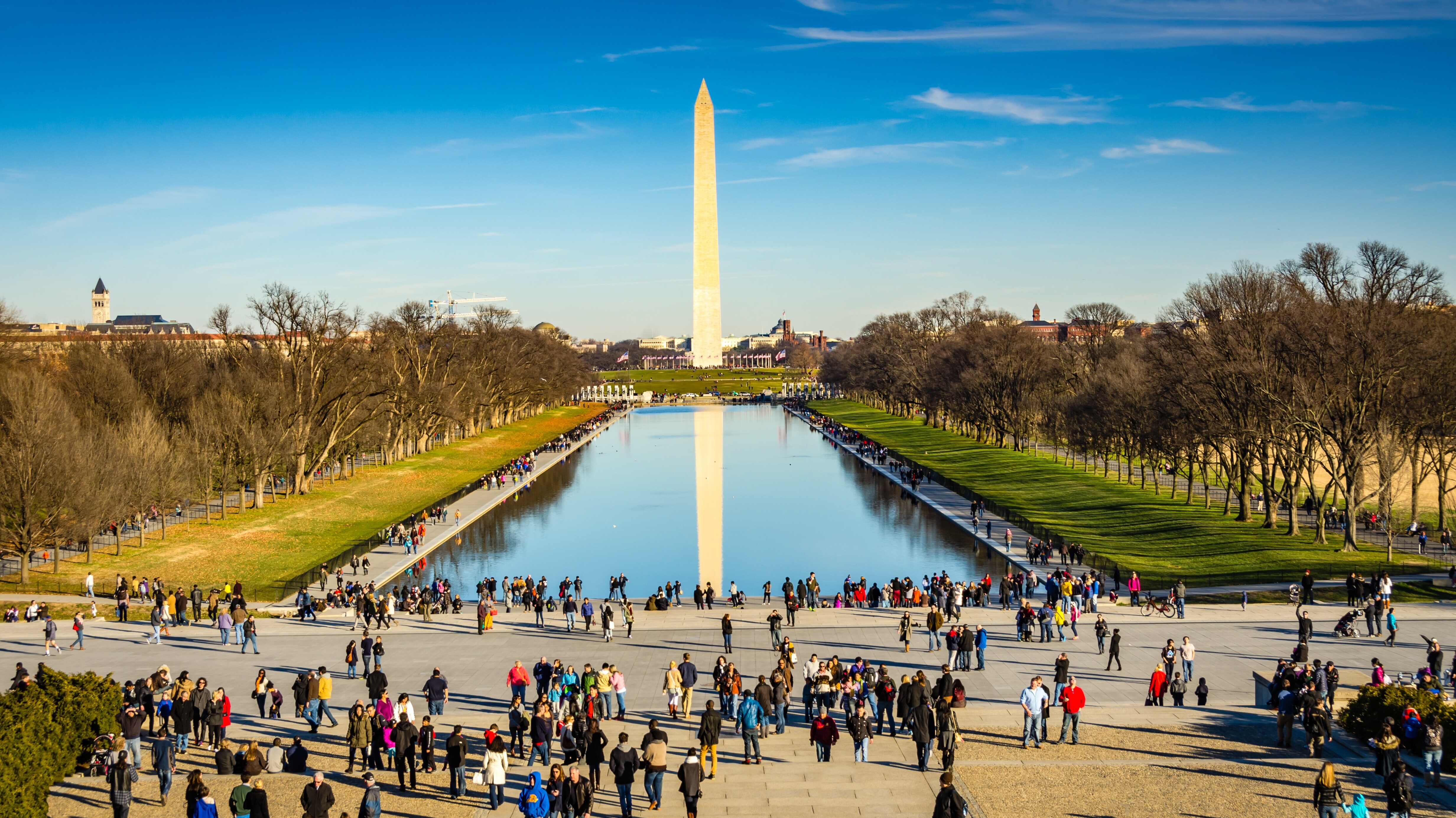 Trump paints Lincoln Memorial Reflecting Pool blue