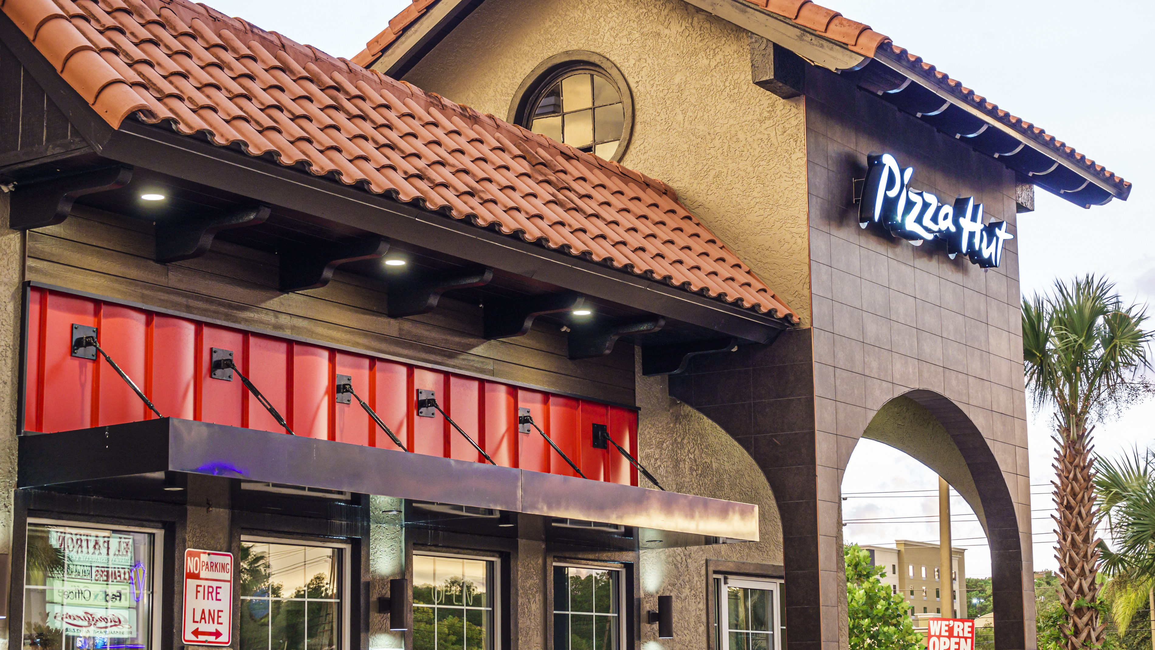Pizza Hut franchisee sues over AI chaos